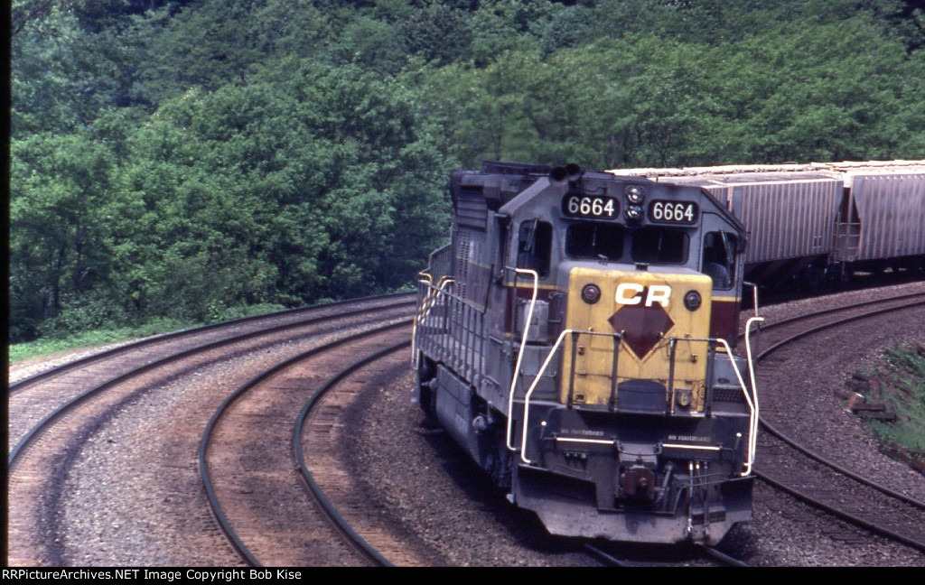 Ex-EL unit, No. 6664 East, in transition paint scheme